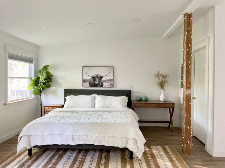 King Size Bed 1st Floor Super Sweet On Winter St. - Brunswick, ME