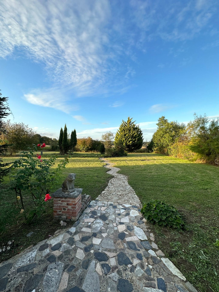 Gîte Paisible à La Campagne Avec Jardin D'un Demi-hectare - Châteaubriant