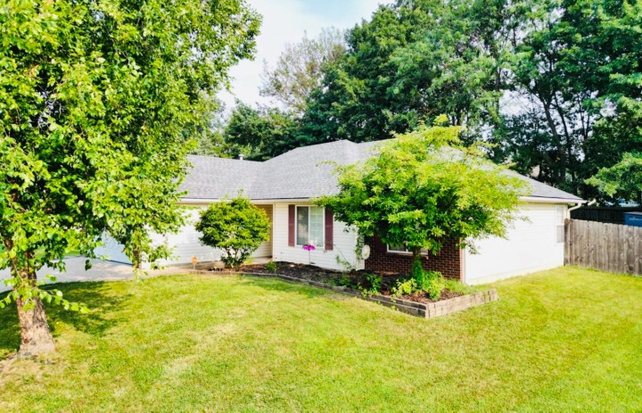 Location!-4 Miles From The Stadium&college-w/yard - Columbia, MO