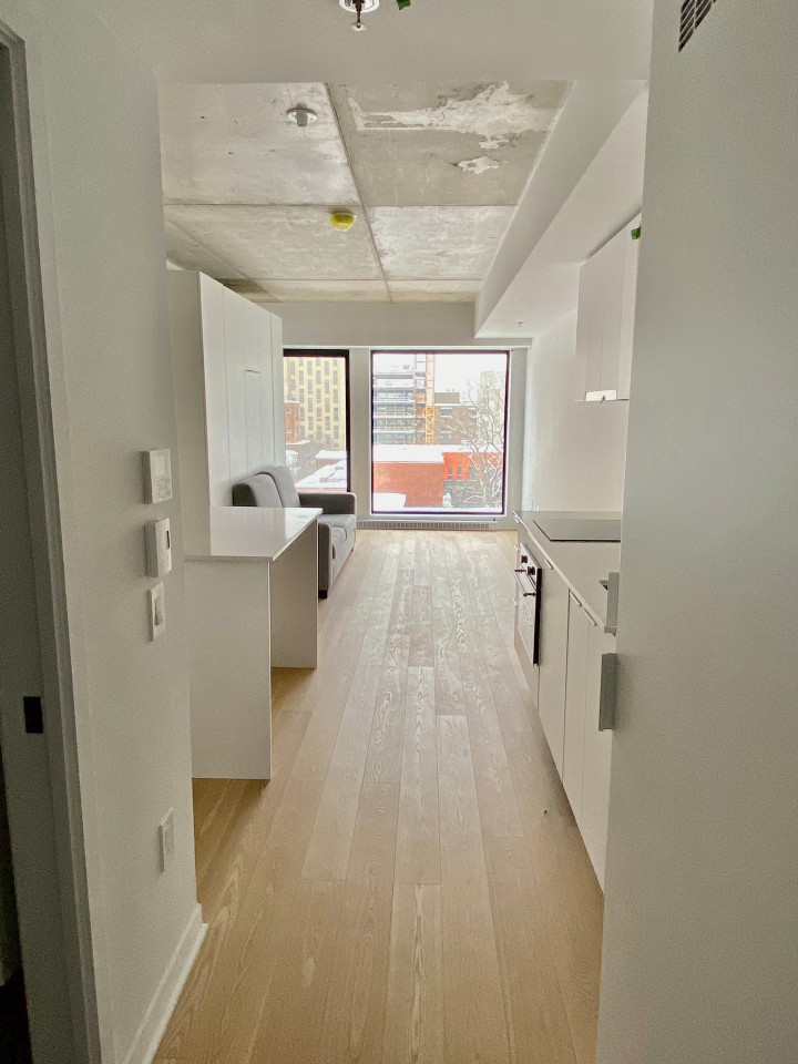 Superbe Studio Au Dernier éTage Très Bien Situé - Montreal