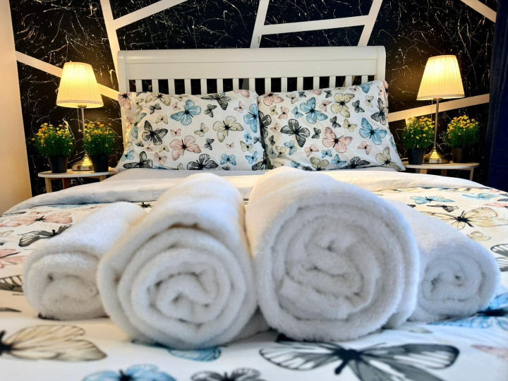 Charming Home Away - Free Parking - Dorval