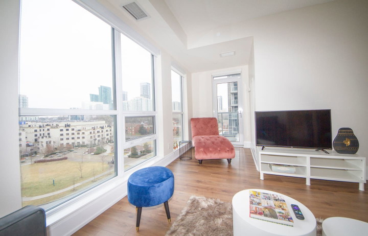 Bright 2 Bedroom + Parking Close To 401 - Toronto