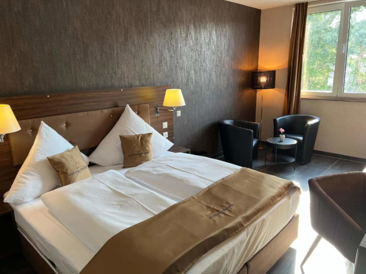 Deluxe Doppelzimmer Inkl. Parkplatz - Hanau