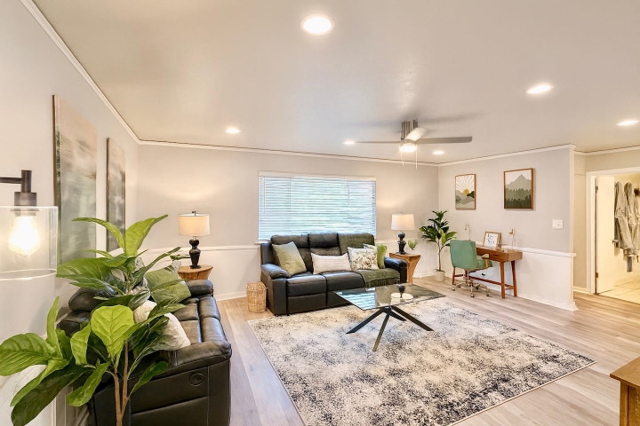 Cozy Recliner Retreat, Downtown Home, Quiet Area - Tulsa, OK