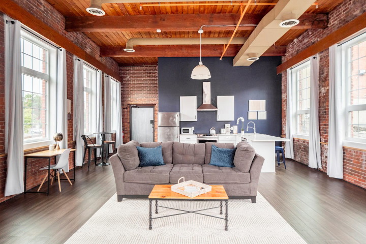 Jennifers Historic Penthouse Loft | City Views - Rhode Island