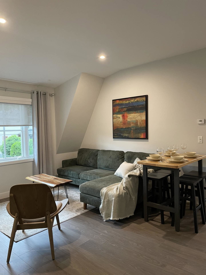 Carriage House Close To Downtown, Beach And Kgh - Kelowna