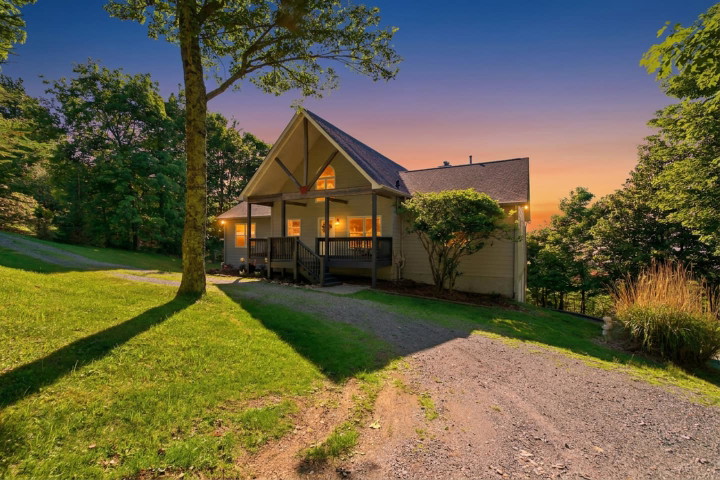 Private Sugar Mt Lodge - Game Room + Fire Pit! - Sugar Mountain, NC