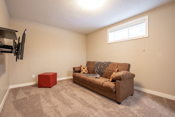Cove On A Hill - Entire (2bdrm & Full Bath) Basement Suite - Calgary