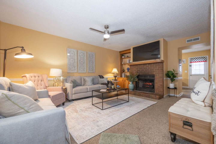 Cozy College Retreat - Murfreesboro, TN