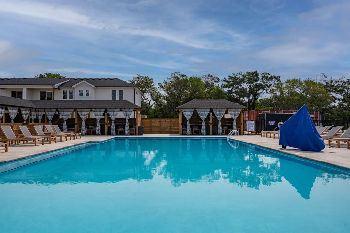 Fully Loaded! 2 Min Walk To Beach! Dogs Ok! Pool! - Corolla, NC