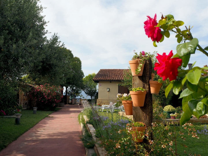 A One-story House With A Garden And 5 Bedrooms - Haro