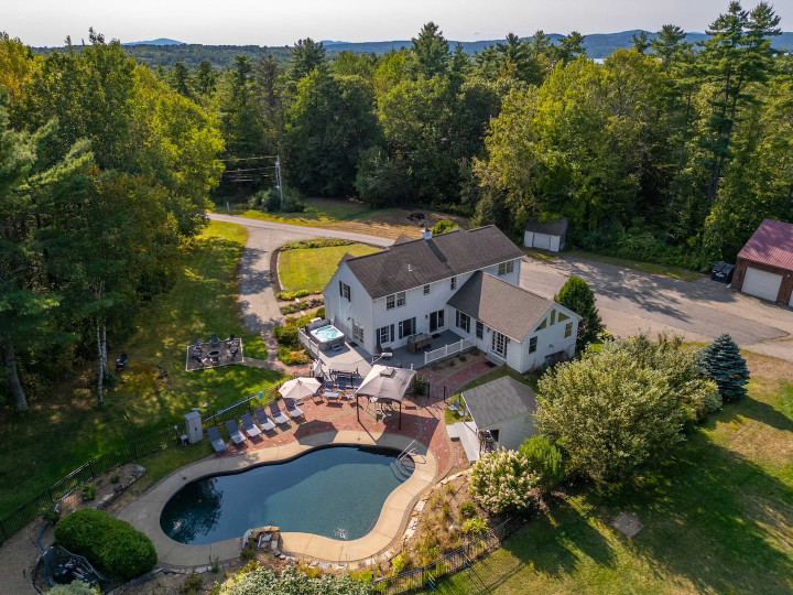 Gilford Getaway - Pool & Hot Tub + Sleeps 18 - Gilford, NH