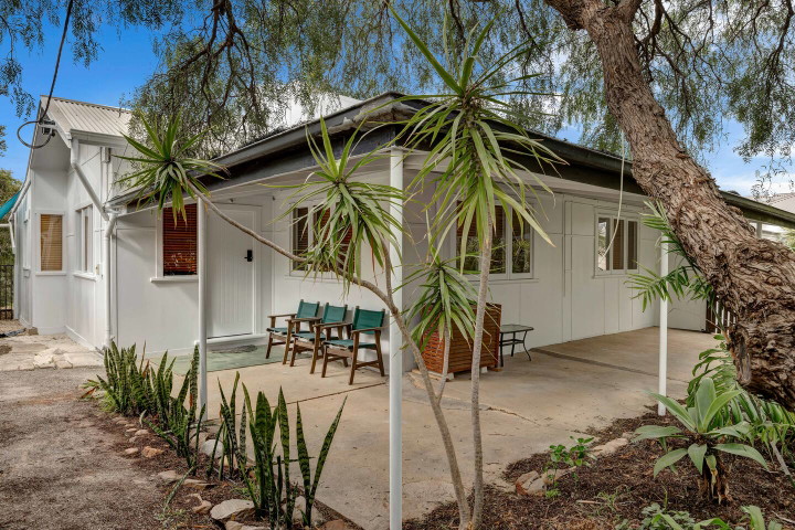 South Port Surf Cottage - Adelaide