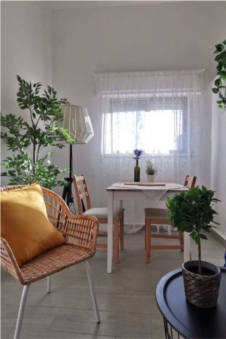 Jabal Al Weibdeh Comfy | Clean | Bright Apartment - Amman