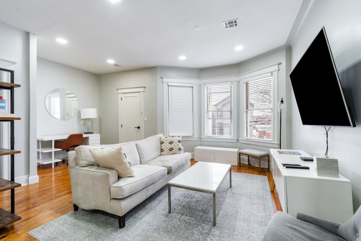 Gorgeous Rennovated Apartment - Bayonne, NJ