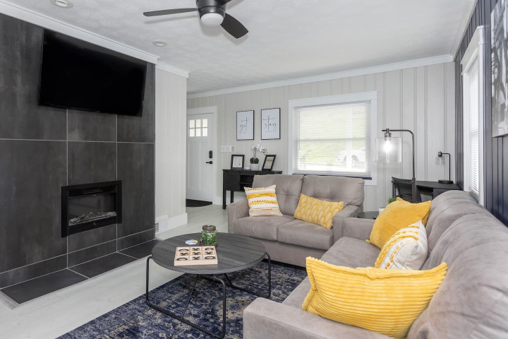 Spacious Suite ·Peaceful Deck ·Wifi ·Near Downtown - Charleston, WV