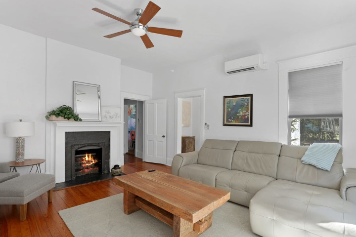 Luxury Apartment In Historic Downtown Duck Pond - Gainesville, FL