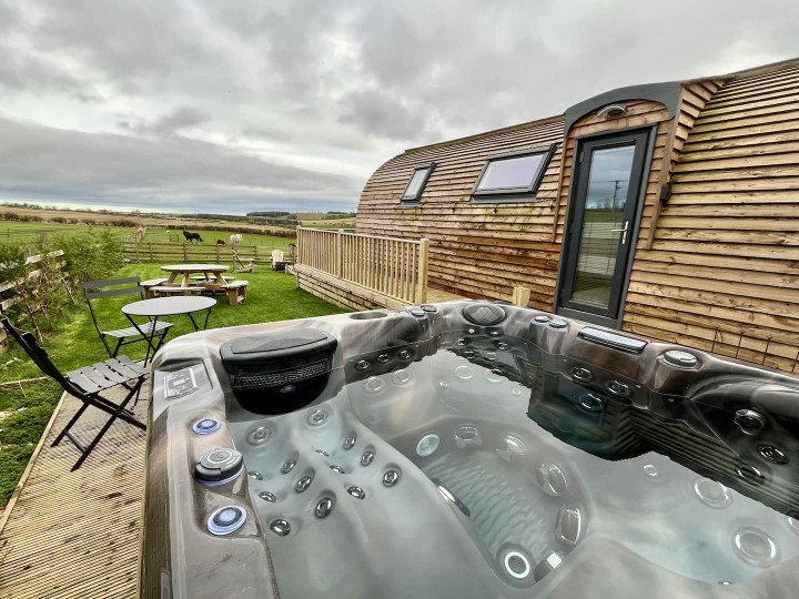 Large-hot Tub-cabin-bathroom With Shower - East Lothian Council