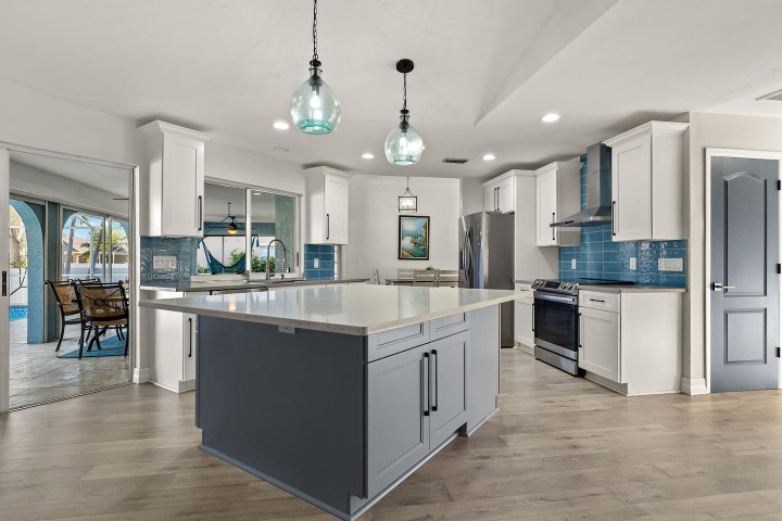 Luxurious Large Open Ocean Blue Pool Vacation Home - Sanibel Island, FL