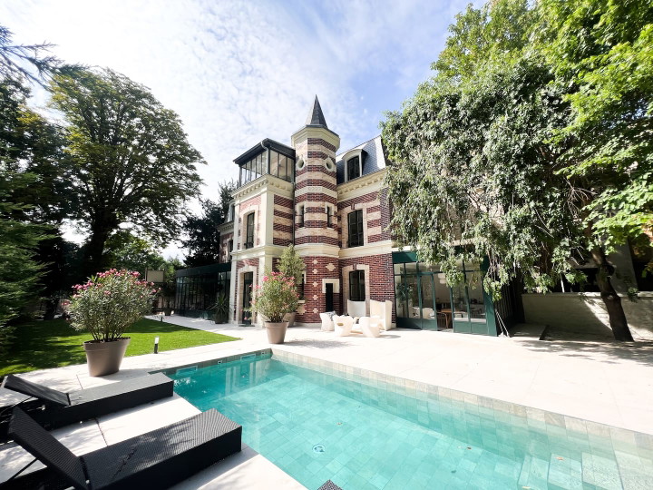 Villa Dexception Avec Piscine Proche De Paris - Paris
