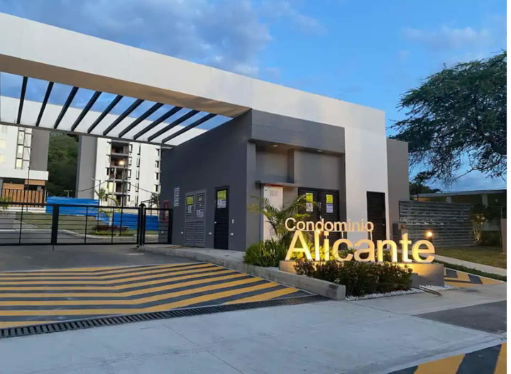 Appartement Frais, Piscine Et Belle Vue. - Girardot