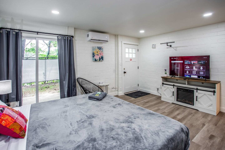 Newly Renovated Bright Studio! - Rochester, NY