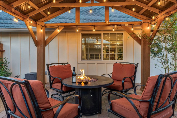 Luxurious Private 2-story Cottage W/free Parking - Los Olivos, CA