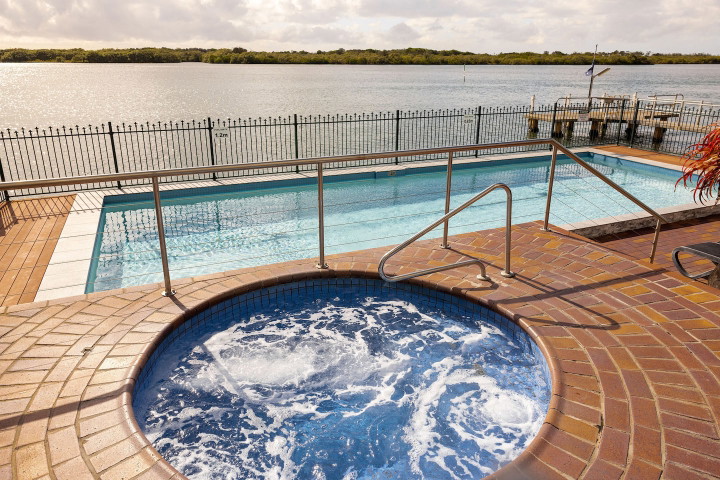 Waterfront On Duporth - River Views Walk To Cbd - Maroochydore