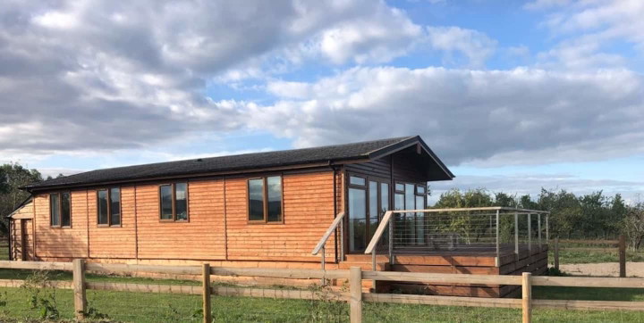 Tranquil Lodge On Family Farm - Worcestershire