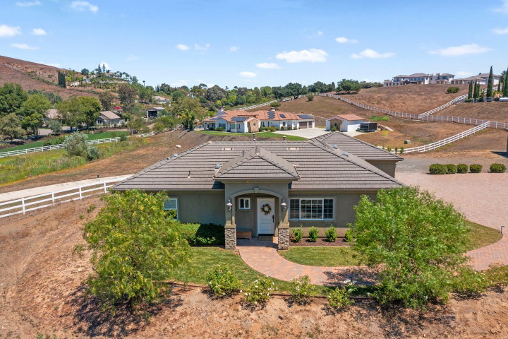 Peaceful Mountain Views: 5 Acres + 6 Min To Town - Temecula, CA