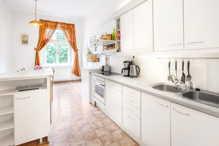*Spacious,2bdrooms,central,quiet* -