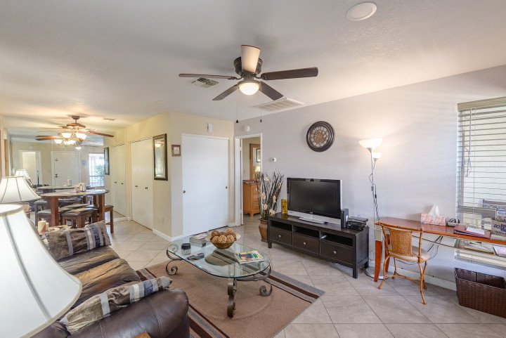 Cozy Townhouse In Safe Neighborhood. - Glendale