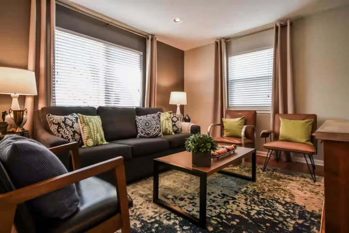 2 Bedroom Duplex Near Food, Shops, & Ku Hospital 6 - Kansas City, KS