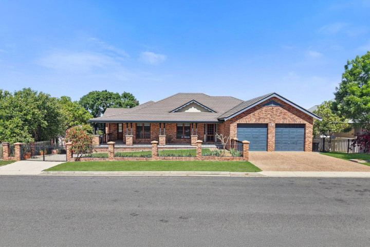 The Bandalong Belle | Renovated 5br, 3ba Retreat - Tamworth