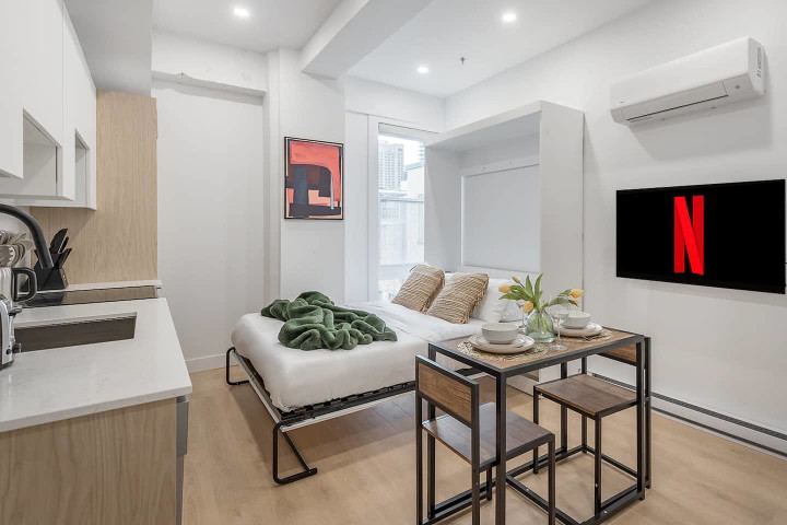 Light-filled Studio Escape - Montreal