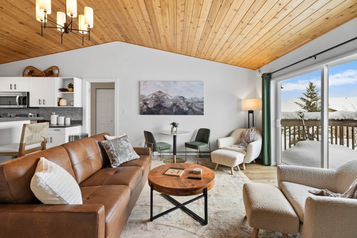 Cozy 2 Bedroom Condo W/ Private Hot Tub - Big Sky, MT