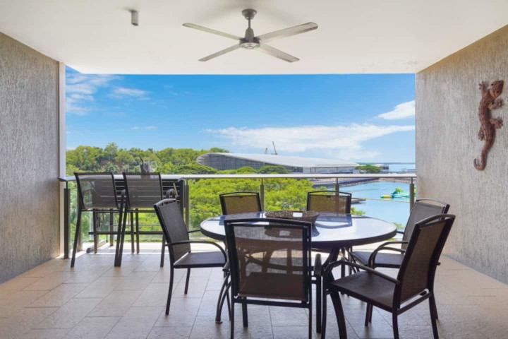 Superb Waterfront Lagoon Views: Balcony Relaxing - Darwin
