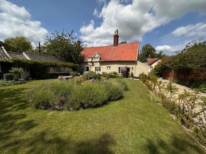Lovely Period House In Suffolk - Diss