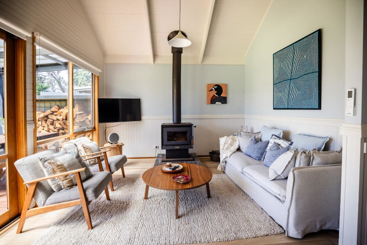 Black Shack 2; Pet Friendly, Minutes Walk To Beach - Sandy Point