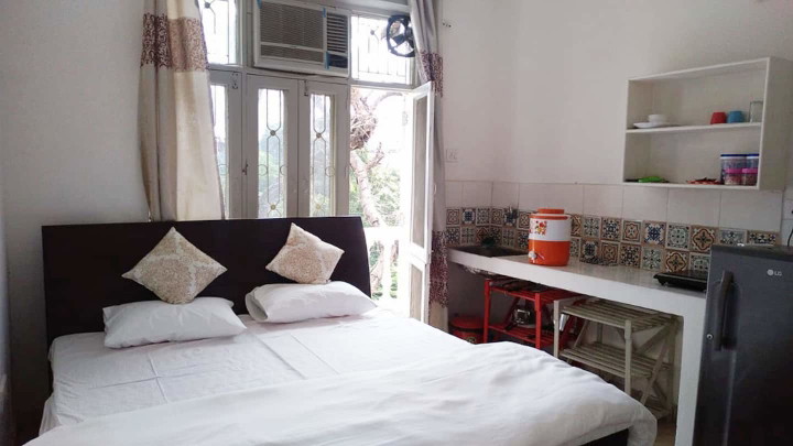 Studio3 Pvtentrn Kitchn Balcny Noidasec18metro650m - Delhi, India