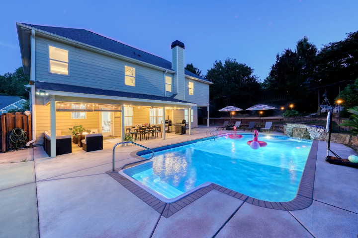 Luxury Retreat| Poolhottubtheaterpooltablegame - Columbus, GA