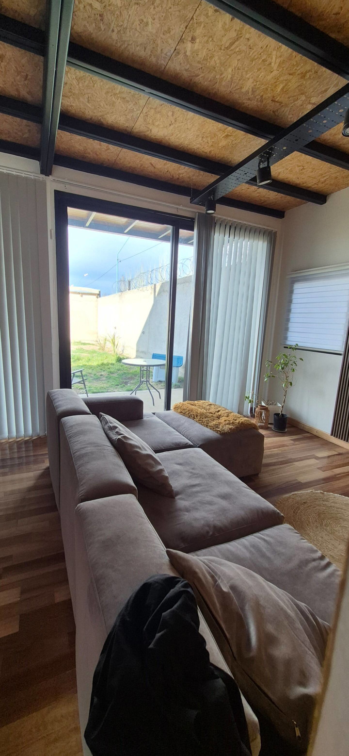 Casa En Zona Tranquila, Nueva, Estilo Industrial. - General Roca