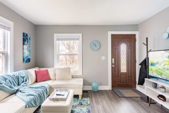 Chic & Central Bungalow With Ev Charging - Warren, MI