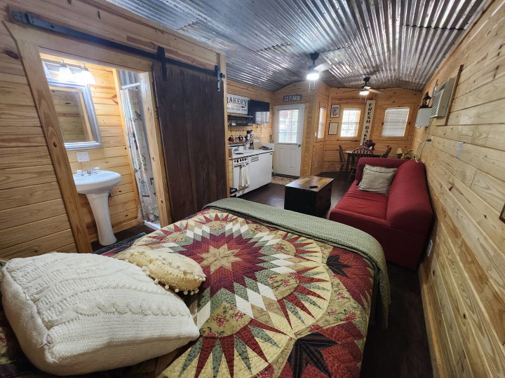 De Red Wing - Canton, TX