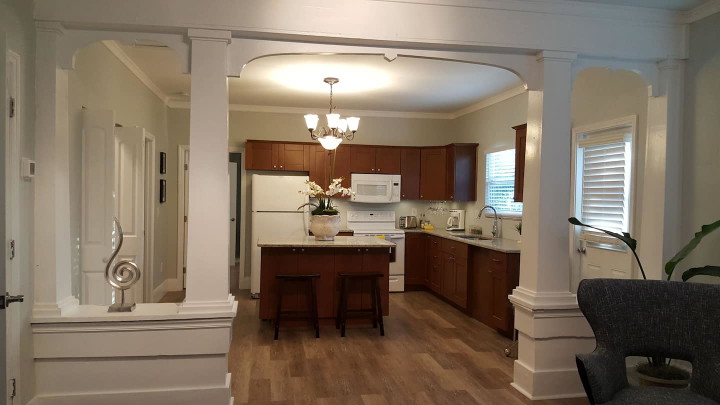 Chic Charming Bungalow - Tampa, FL