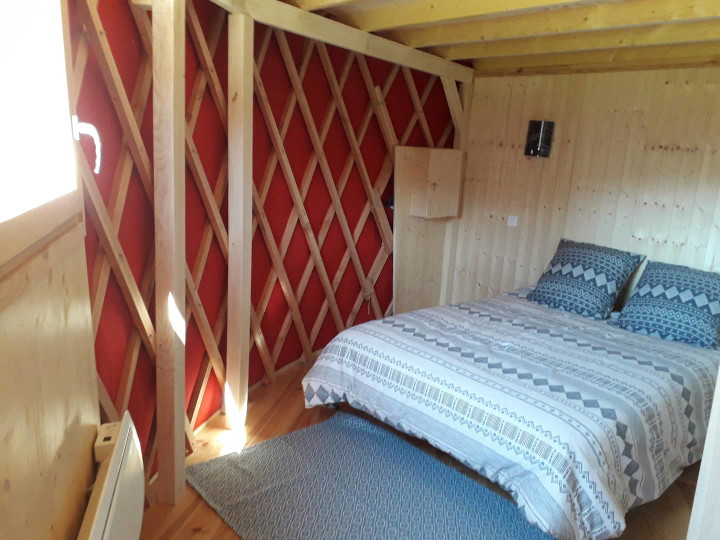 Yourte Contemporaine Au Pied Des Montagnes - Cantal