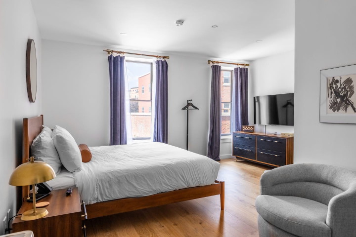 King Bed*fiber Internet*heart Of Bangor*50" Rokutv - Bangor, ME