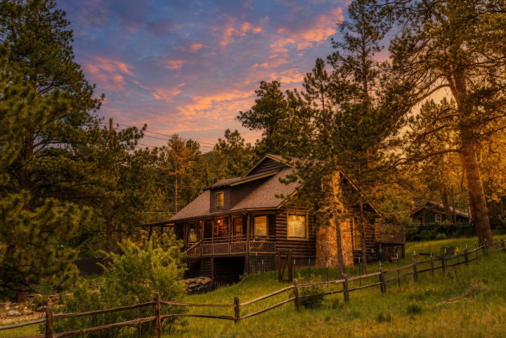 New Hot Tub, Fireplace, Turkeys Near National Park - Estes Park, CO
