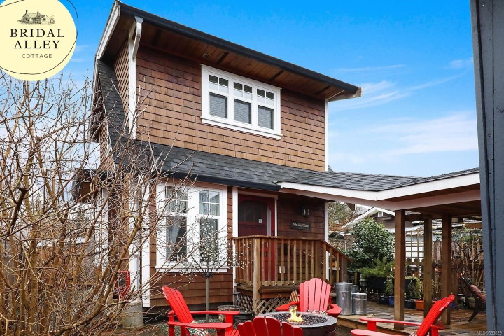 Bridal Alley Cottage - Guest House - Courtenay, BC, Canada