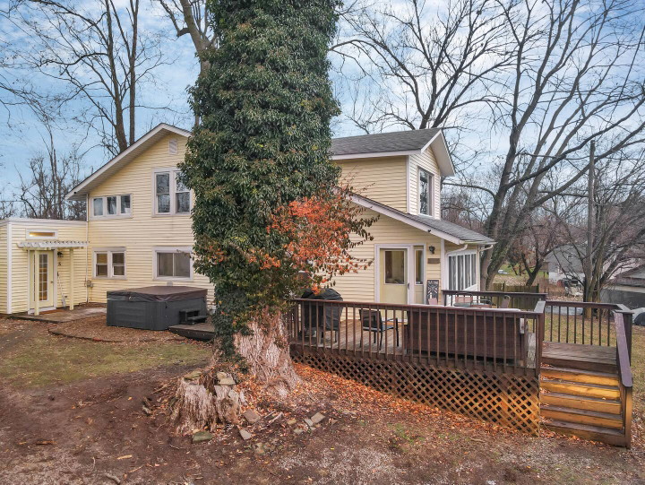 Canary Cottage: Just A Short Walk To The Lake - Granville, OH